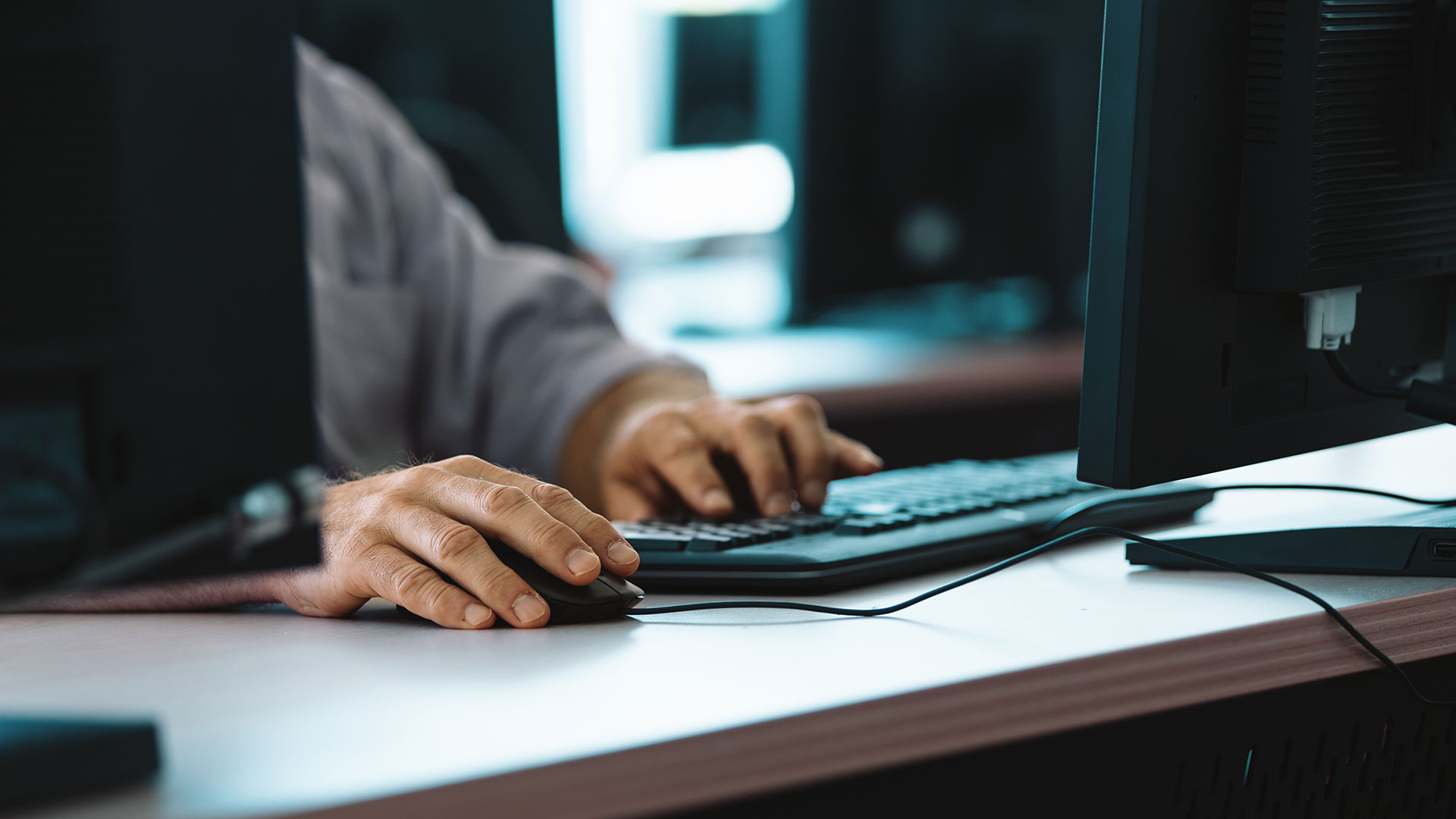 Panic Buttons & Emergency Response Systems for Business | Lynx